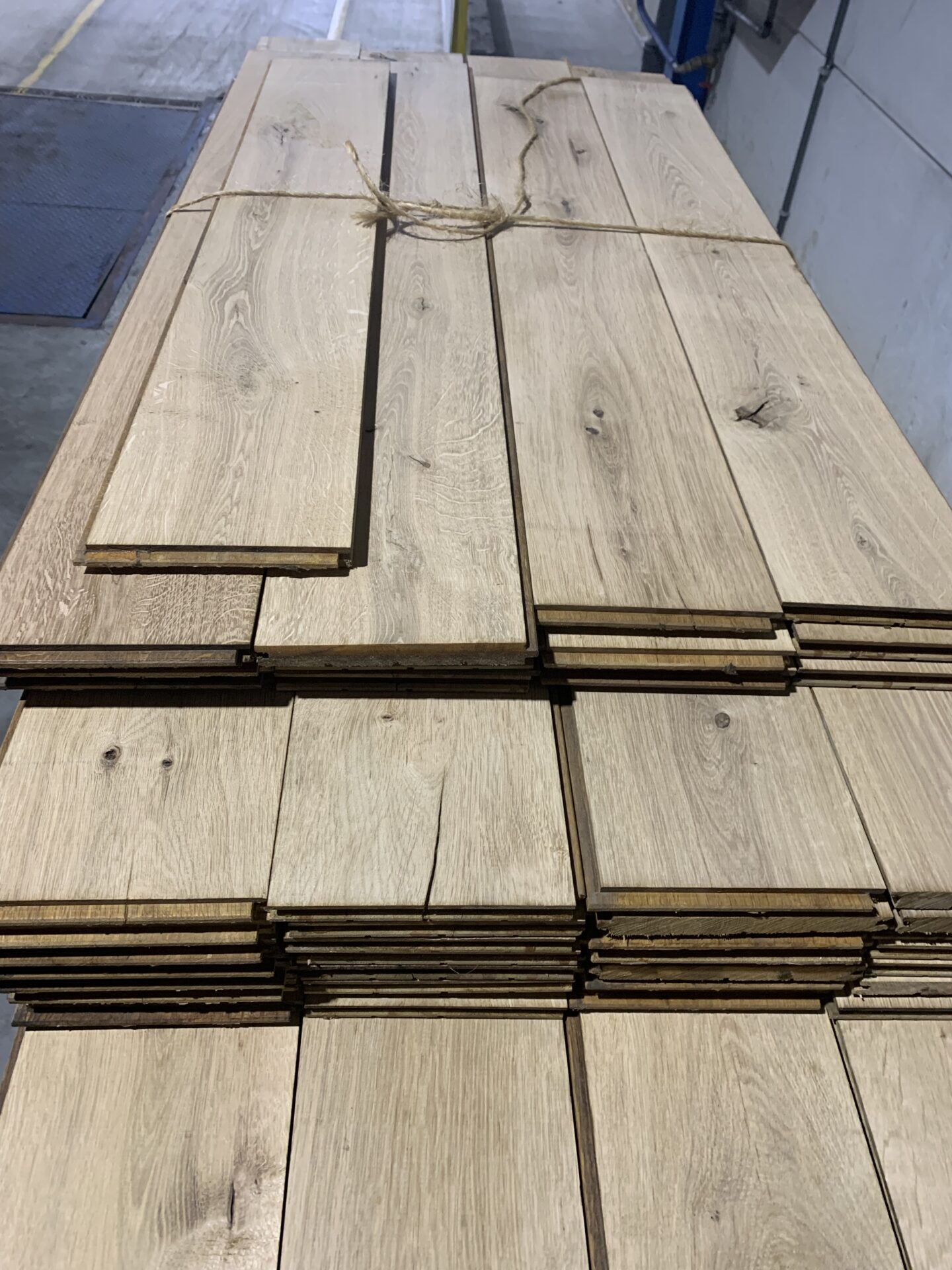 Très beau parquet ancien en chêne massif , 41 m² ~ 17 cm de large ...